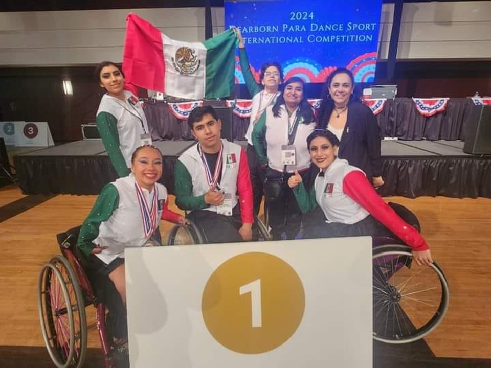 Carlos Olvera se corona nuevamente campeón mundial de Danza Deportiva ...
