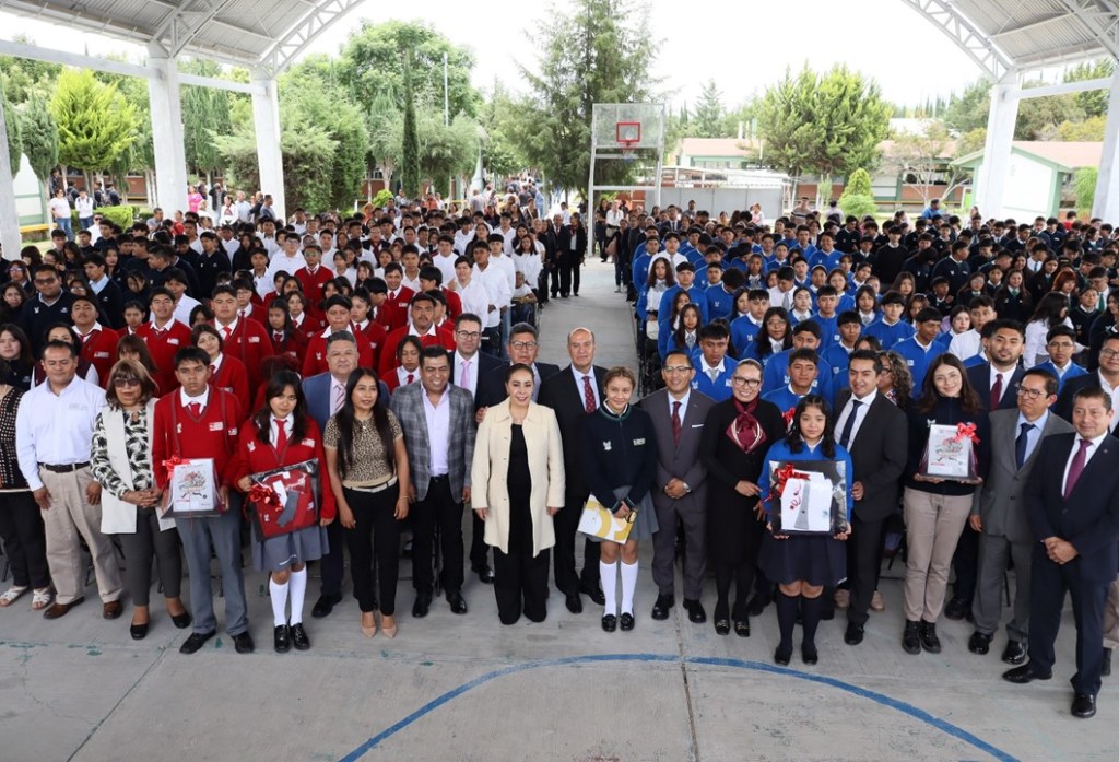 Natividad Castrejón encabezó el inicio el Ciclo Escolar 2025-2026 e ...